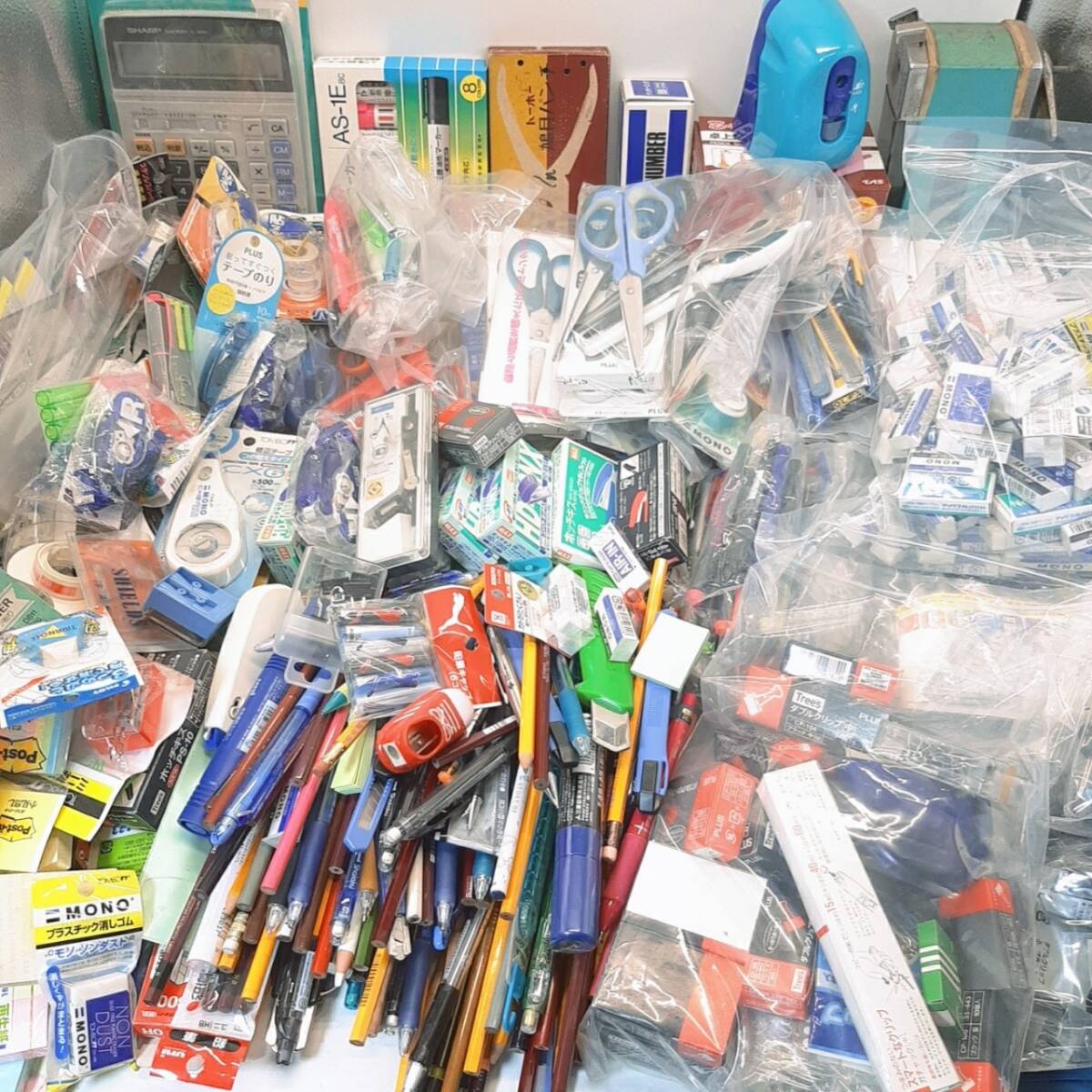 Yahoo!オークション - n84 文房具 まとめ 大量 えんぴつ はさみ 消しゴ...