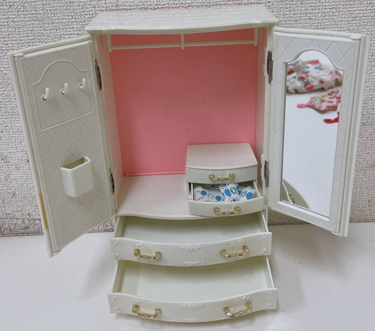 旧タカラ リカちゃん 白い白い家具セット 洋服タンス 箱付/当時物/現状品/昭和レトロ/ビンテージ/玩具着せ替え人形チェスト靴/A610-218(家具)｜売買されたオークション情報、yahoo ...