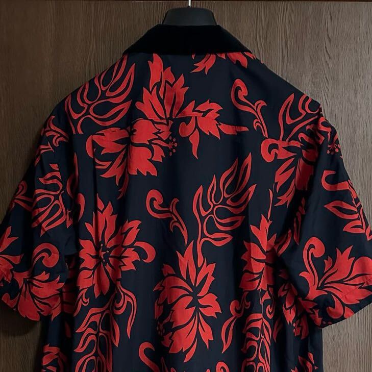 黒2新品 sacai メンズ フローラル プリント 半袖シャツ ブラック 黒2新品 sacai メンズ フローラル プリント 半袖シャツ ブラック
