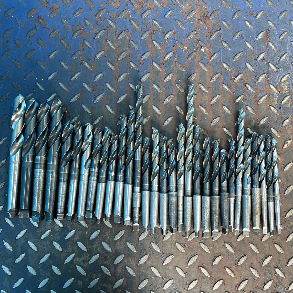 Yahoo!オークション - T8668 格安出品 テーパーシャンクドリル 【無選...