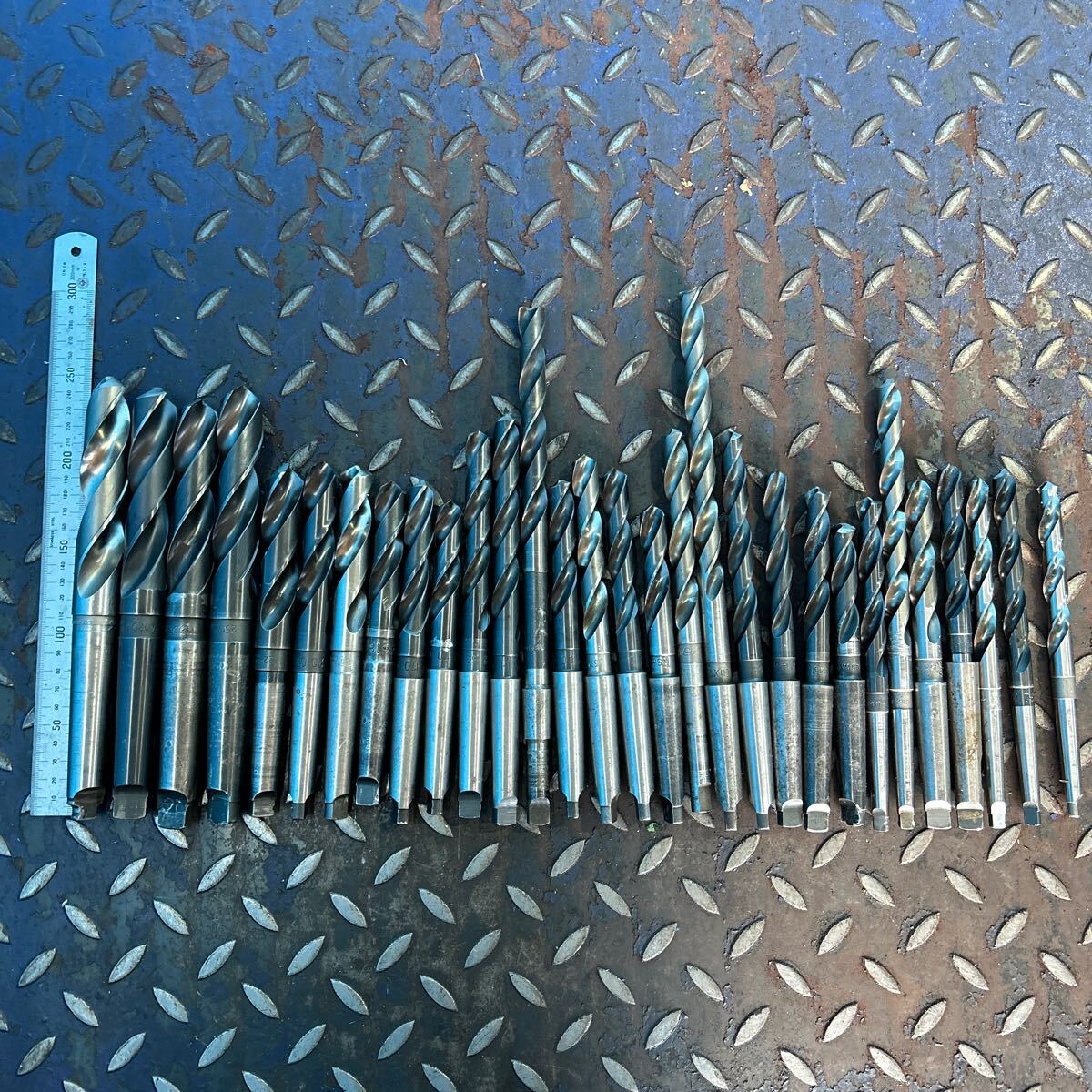 Yahoo!オークション - T8668 格安出品 テーパーシャンクドリル 【無選...