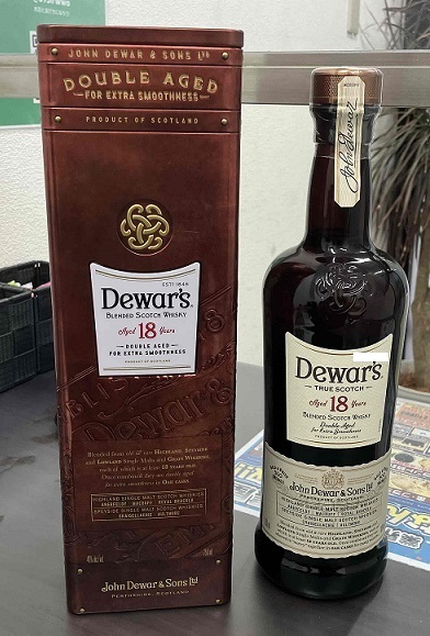 Yahoo!オークション - Dewars（デュワーズ）18年 750ml 40% 箱あり 未...