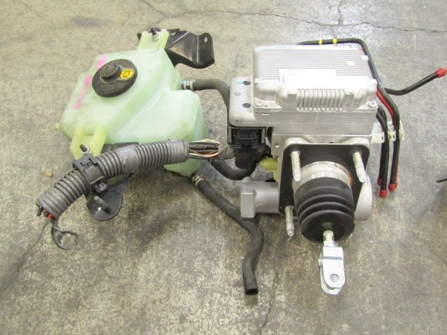 Yahoo!オークション - [J37 D2] トヨタ NHP10 アクア ABSブレーキアク...