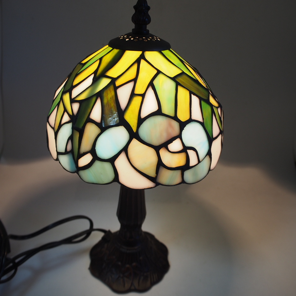 ステンドグラス テーブルランプ スタンドライト アンティーク 高さ37cm(テーブルスタンド)｜売買されたオークション情報、yahooの商品情報をアーカイブ公開 - オークファン（aucfan ...