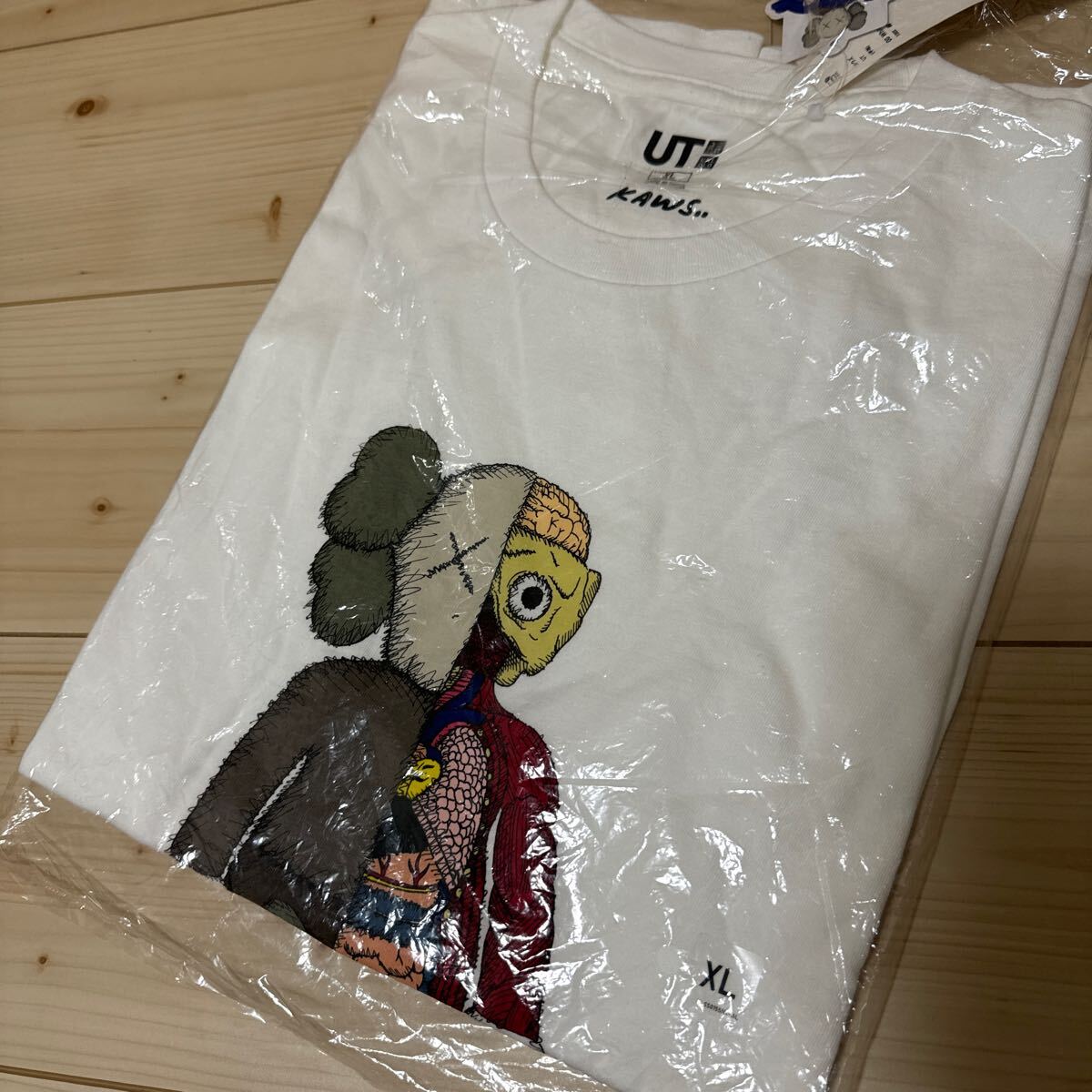 UT カウズKAWS ユニクロ Tシャツ XL(半袖Tシャツ)｜売買されたオークション情報、yahooの商品情報をアーカイブ公開 - オークファン（aucfan.com）
