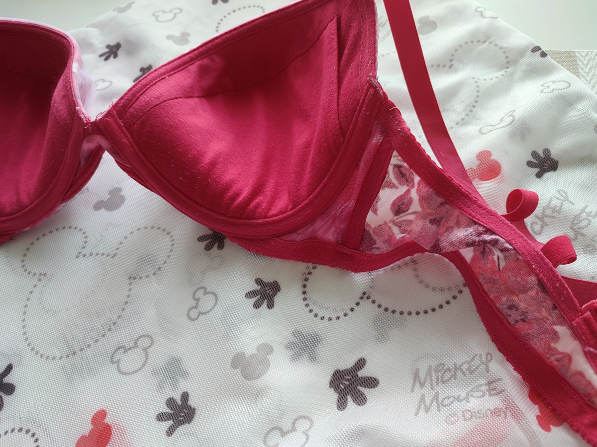 Yahoo!オークション - セール 補① エメフィールのブラジャー E80