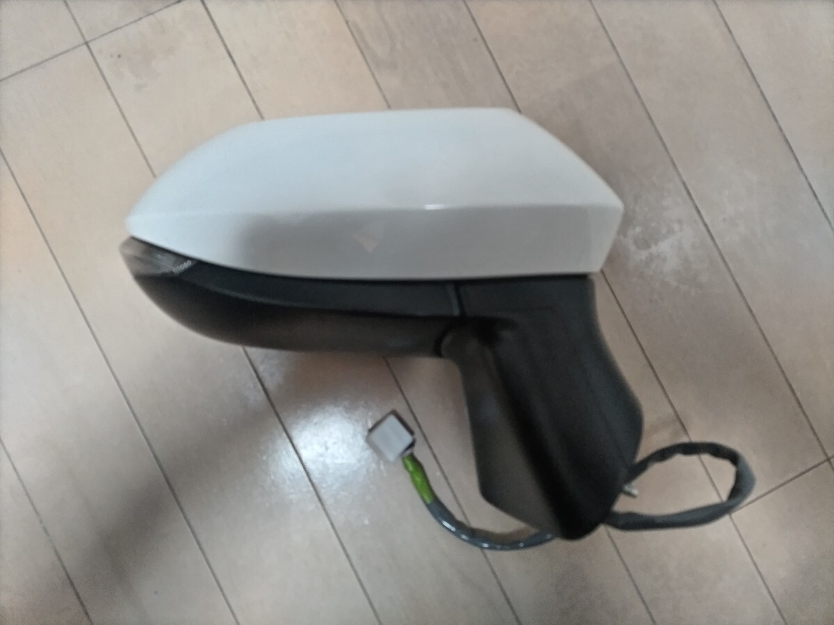 Yahoo!オークション - ZWE219 カローラ ツーリング 右 ミラー 運転席側...