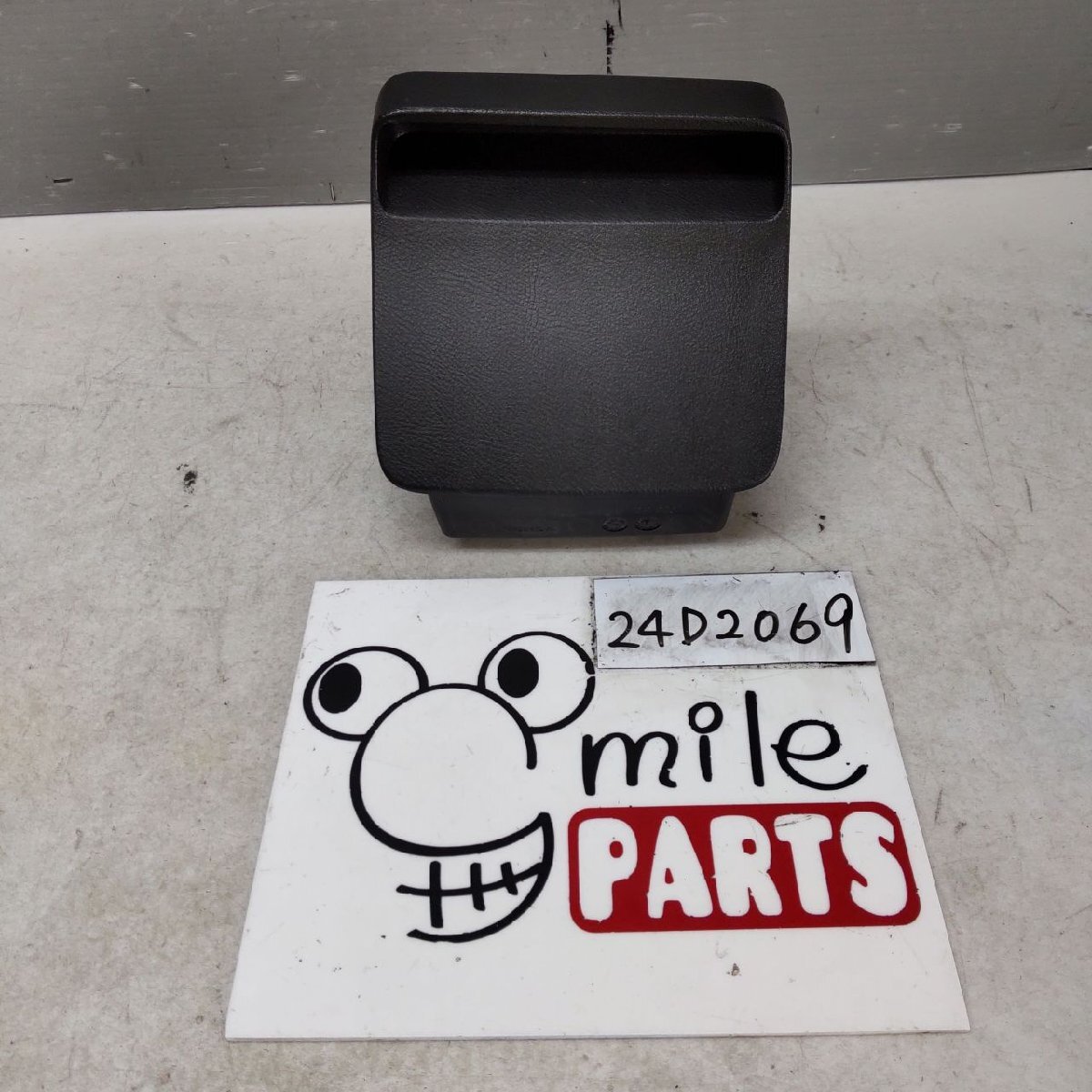 Yahoo!オークション - RR5 エリシオン 純正 右側小物入れ 1D1－...