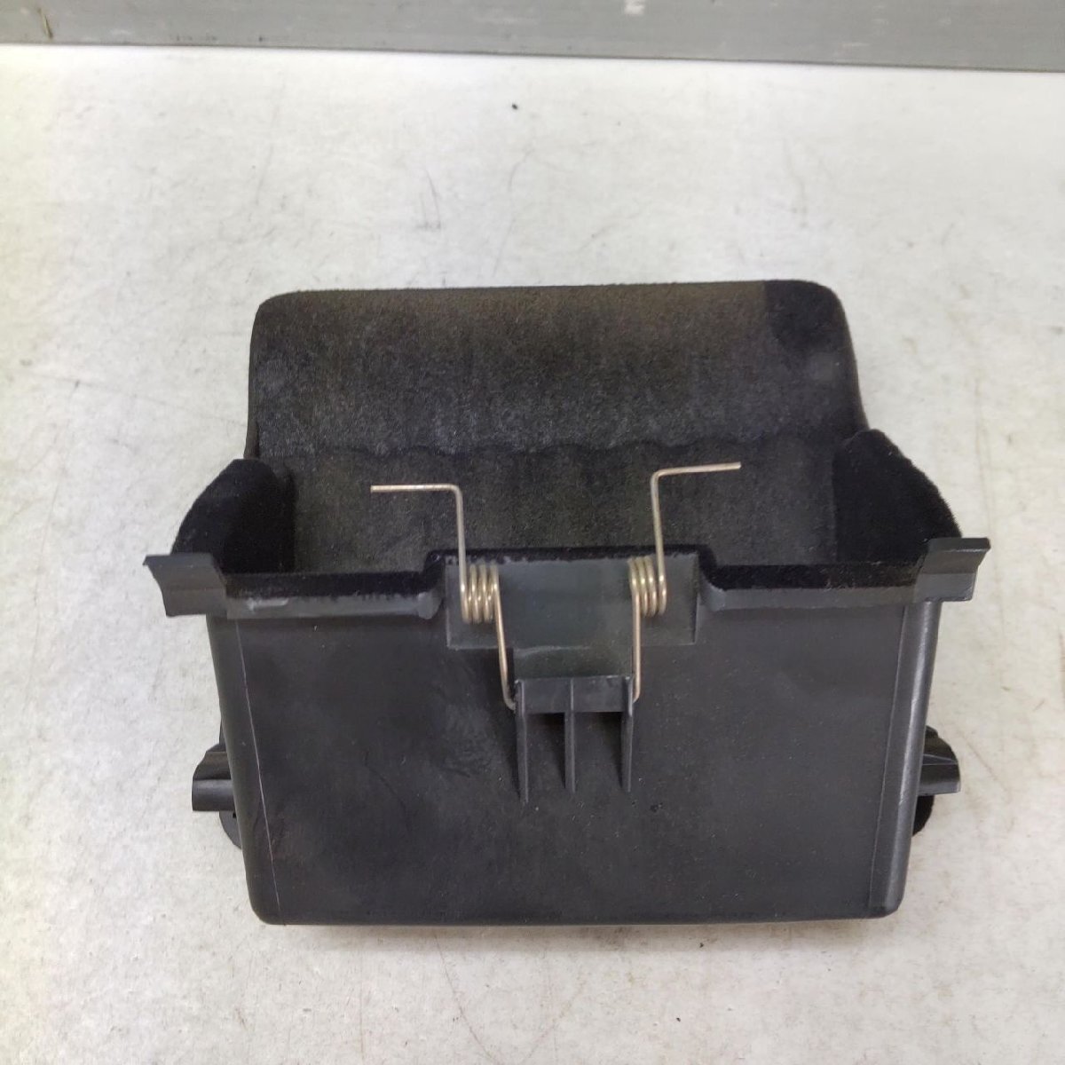 Yahoo!オークション - RR5 エリシオン 純正 右側小物入れ 1D1－...