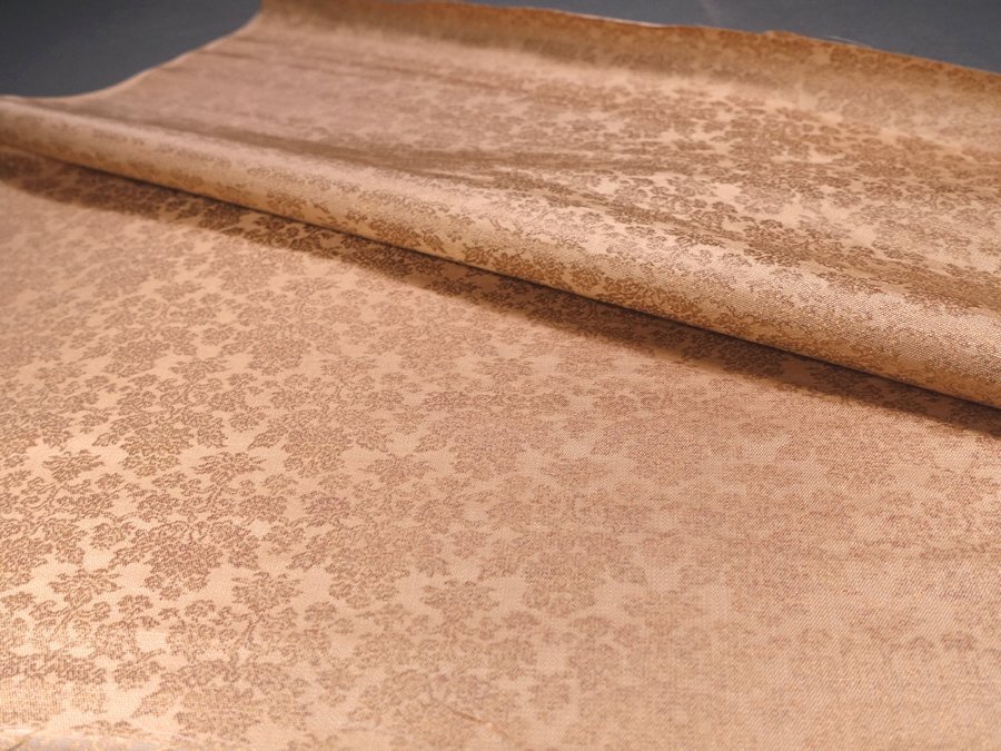 Yahoo!オークション - ∇花∇花唐草文金襴裂 正絹端布70×63cm 表装裂 ...