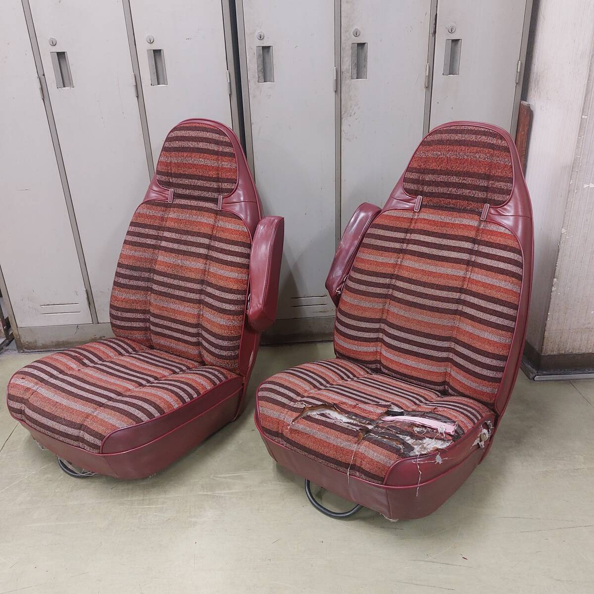 Dodgevan ダッジバン ダッヂバン ダッチバン Dodge VAN 1978年 B100 B200 B300 フロント シート 純正 2脚セット(クライスラー用)｜売買されたオークション ...