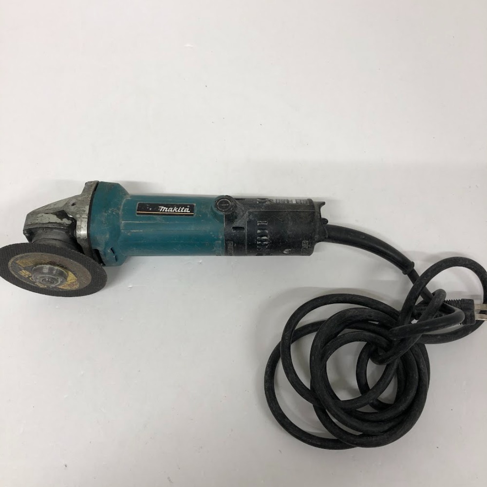 Yahoo!オークション - 08w3330 1円~ makita 9533 BLA 100mm ディスクグ...