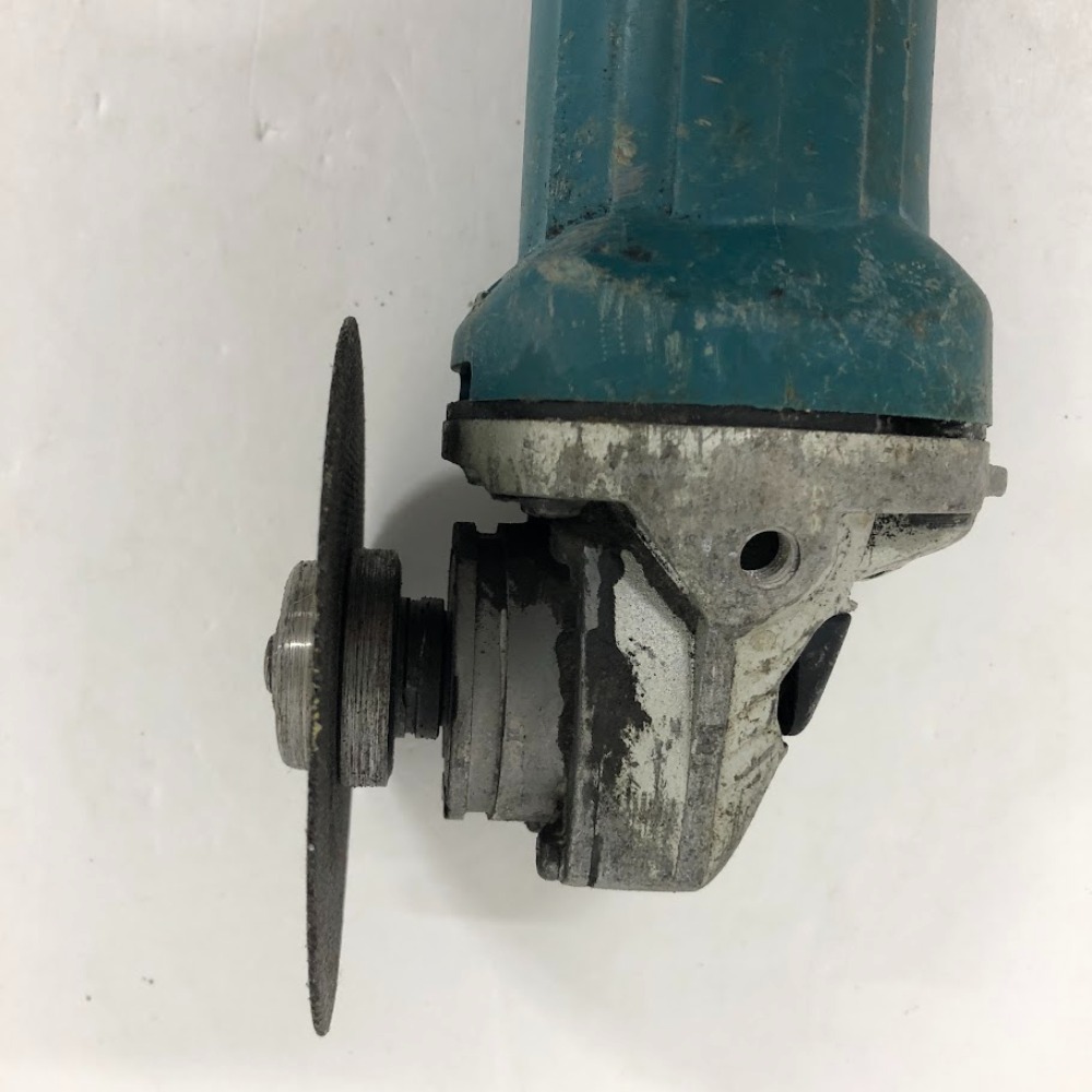 Yahoo!オークション - 08w3330 1円~ makita 9533 BLA 100mm ディスクグ...