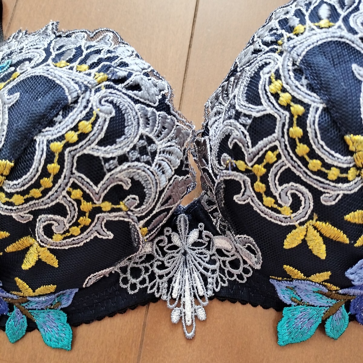 Yahoo!オークション - サルート 43 エジプト ブラジャー単品 E65 補正...