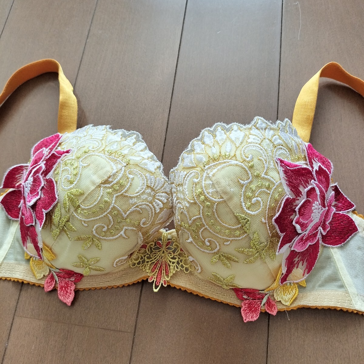 Yahoo!オークション - サルート 43 エジプト ブラジャー単品 E65 補正...