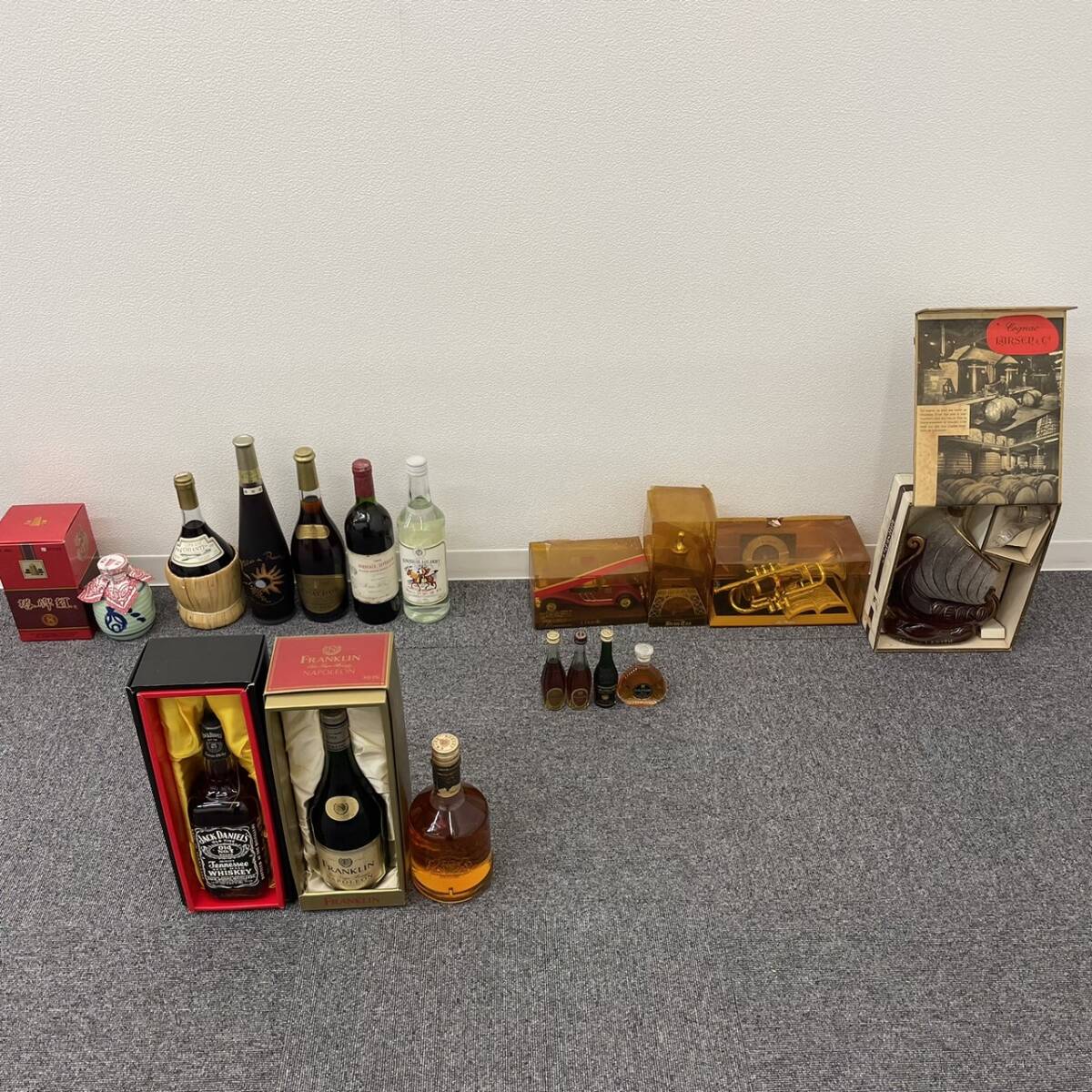 Yahoo!オークション - 【HPF-0813.5-263a】 古酒 まとめ 大量 ウイスキ...