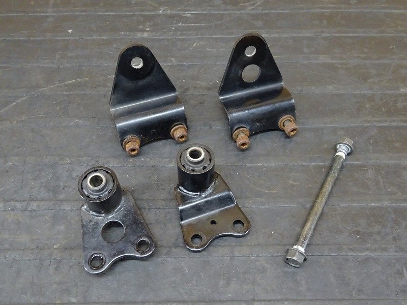 Yahoo!オークション - 【241022】 W400(EJ400A) エンジンハンガー エン...