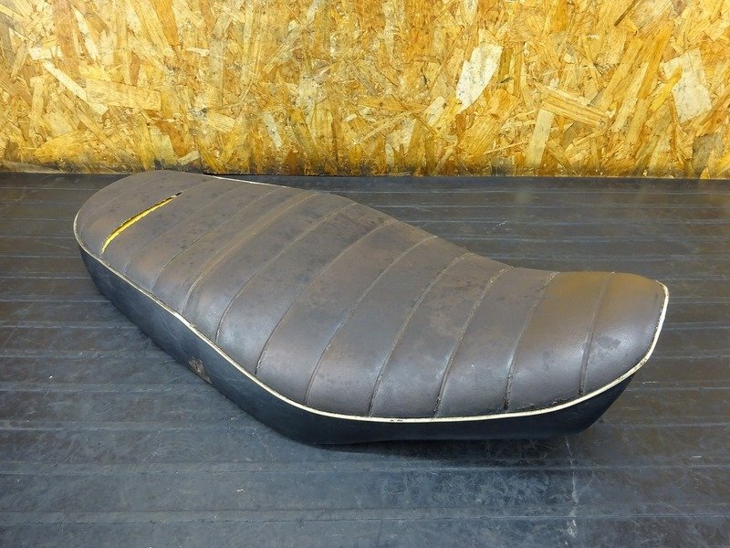 Yahoo!オークション - 【241022】 W400(EJ400A) シート 張替跡有 ジャ...