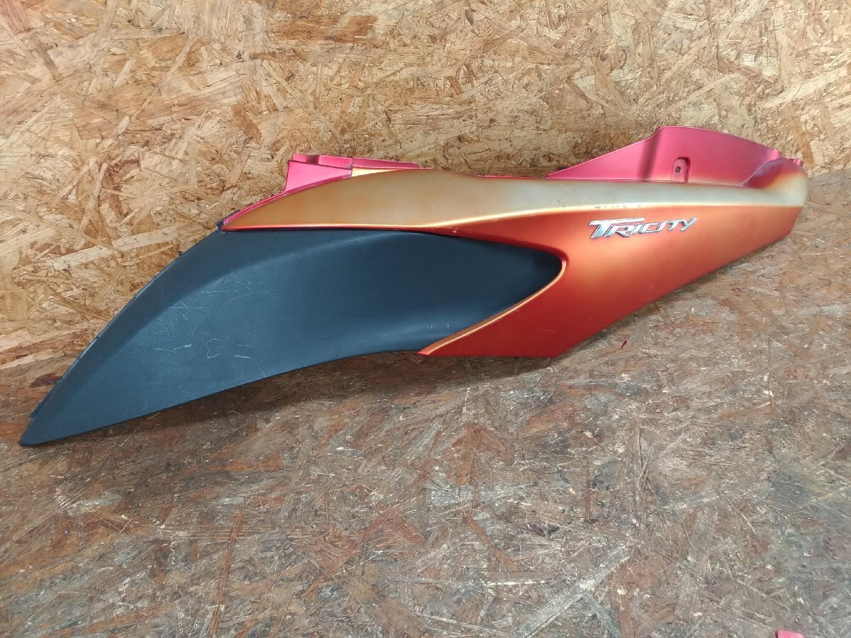 Yahoo!オークション - [Y11] トリシティ125 純正シートカウル 左