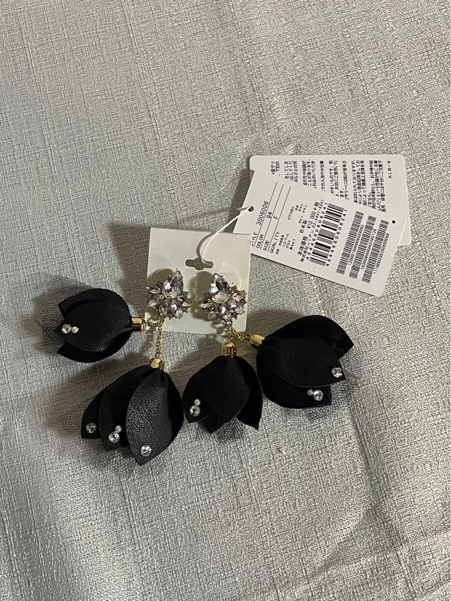 Yahoo!オークション - 黒い花びらのピアス