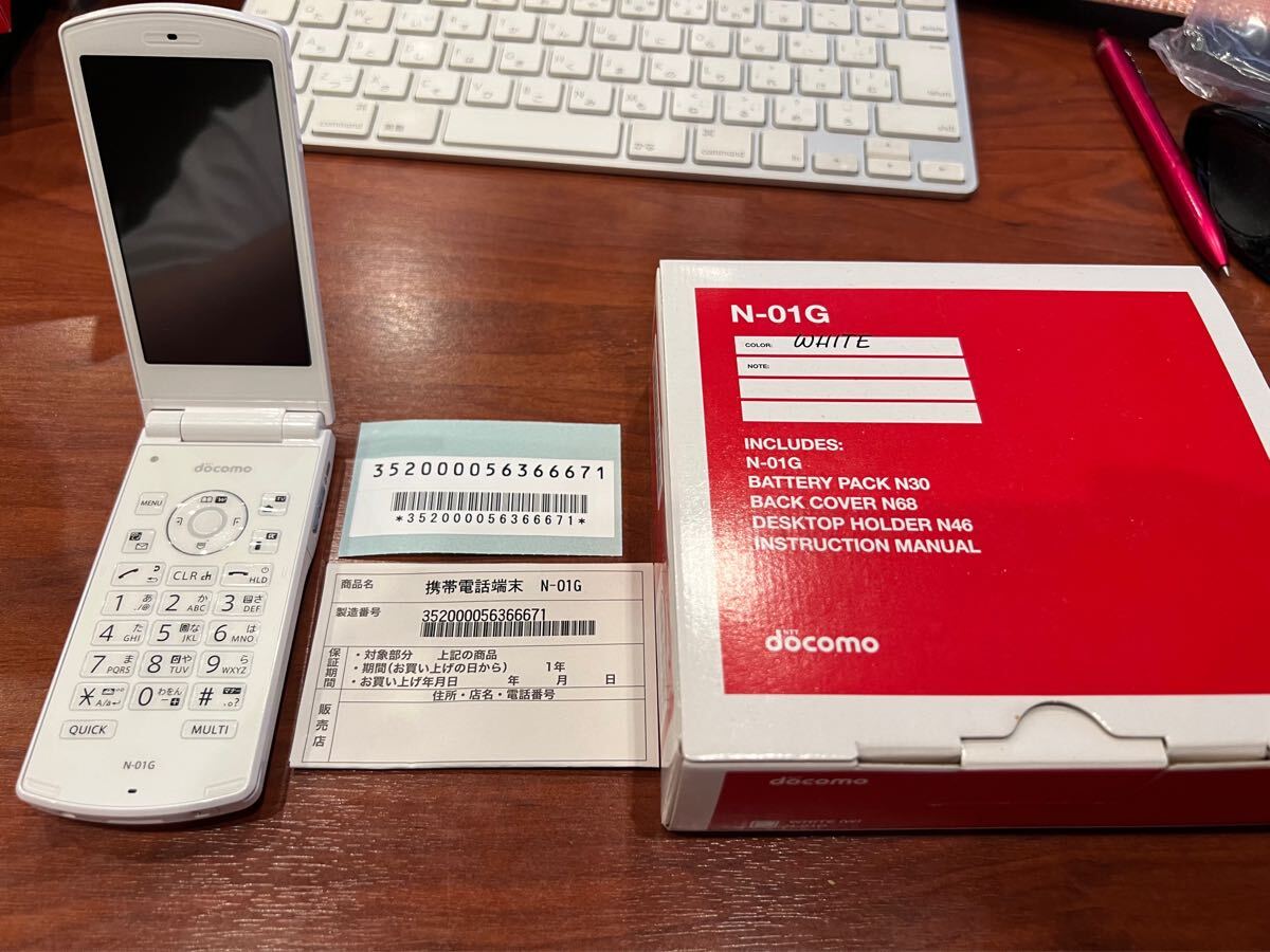 Yahoo!オークション - 美品 docomo N-01G 白
