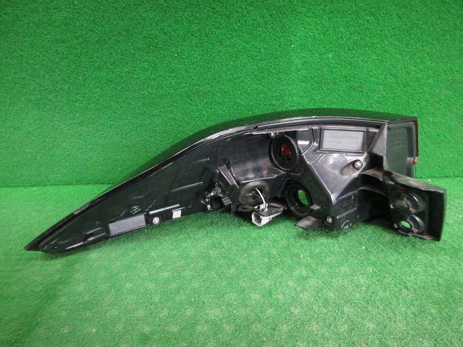 Yahoo!オークション - 良品 カローラクロス ZSG10/ZVG11/ZVG15 純正 右...