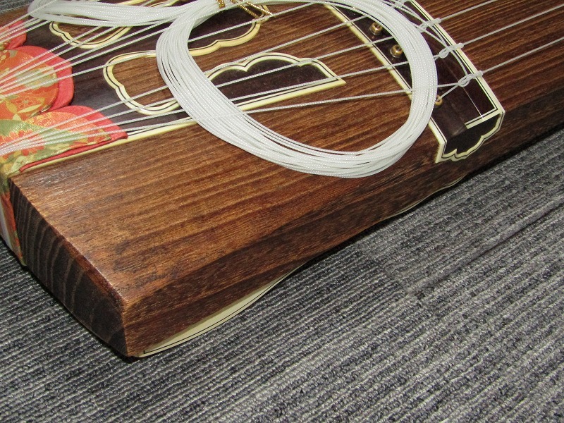 高級 演奏会用 琴 柾目 くり甲 13弦 綾杉彫り 紅木 猫脚付き 十三弦 箏 和楽器 JK23-9544 MIZ(筝、琴)｜売買されたオークション情報、yahooの商品情報をアーカイブ公開 ...