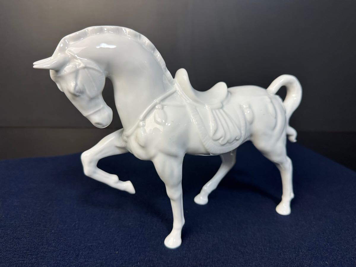 Yahoo!オークション - [B096] 一陶 在銘 白磁 馬 置物 陶器 フィギュリ...