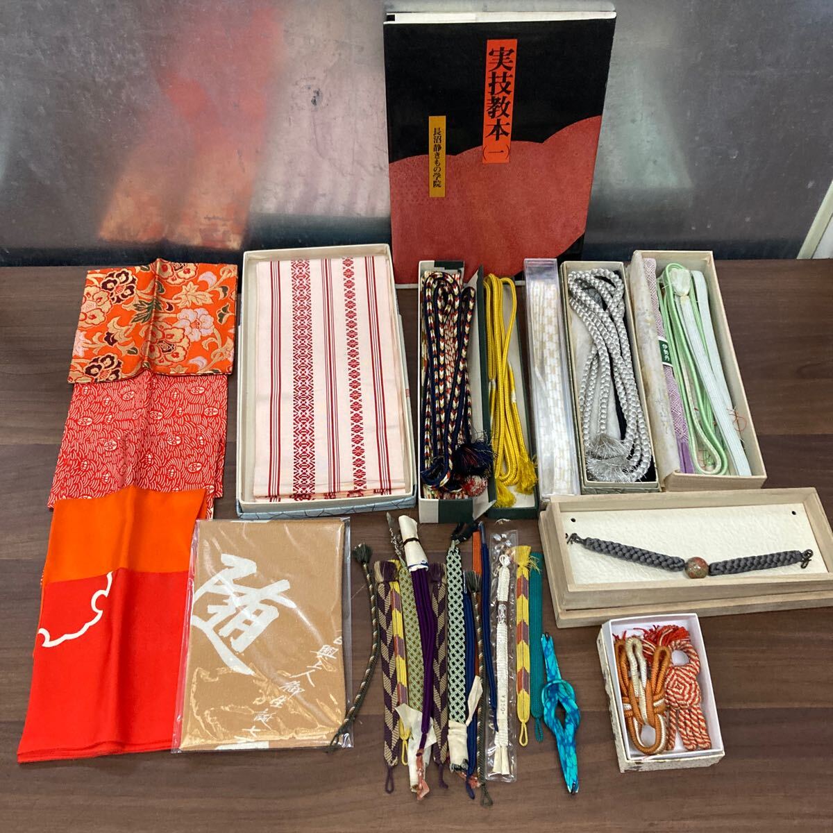 Yahoo!オークション - 和装小物 30点 古道具 古帛紗 帯締め 組紐 和装...