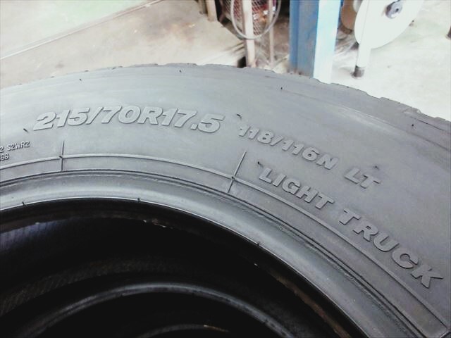 Yahoo!オークション - 送料無料 215/70R17.5 118/116L BS DURAVIS R207...