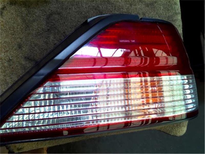 Yahoo!オークション - 日産 純正 セドリック 《 HY33 》 右テールラン...