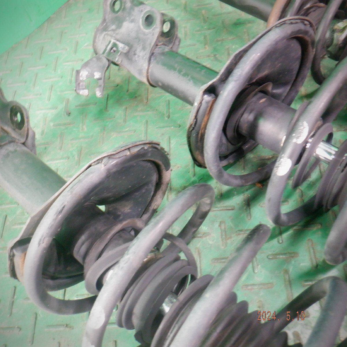 Yahoo!オークション - ローレル/メダリスト E-HC35 純正 ストラット1...