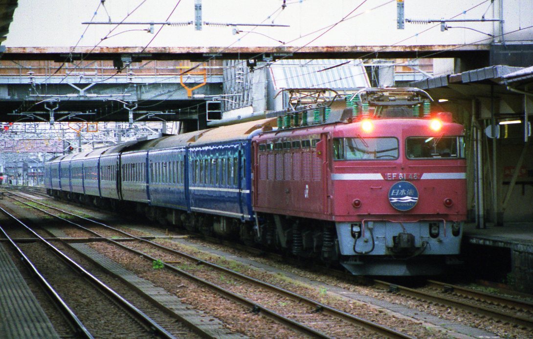 Yahoo!オークション - 024 【35㍉ネガ】EF81 48＋24系寝台客車 日本...