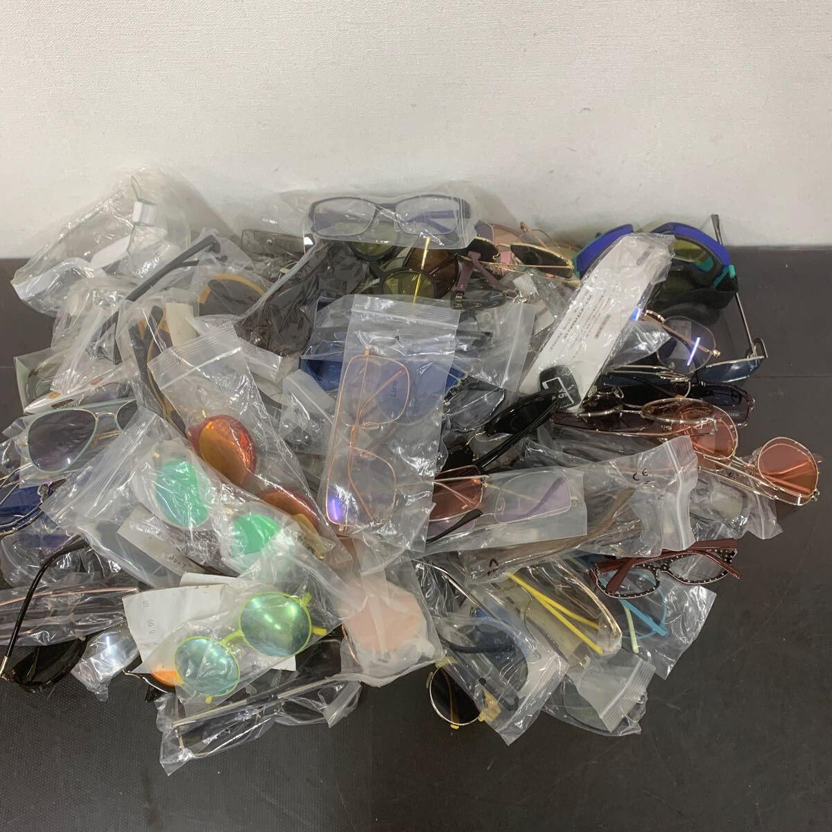 Yahoo!オークション - L018.まとめ100点. サングラス. メガネ. 眼鏡.