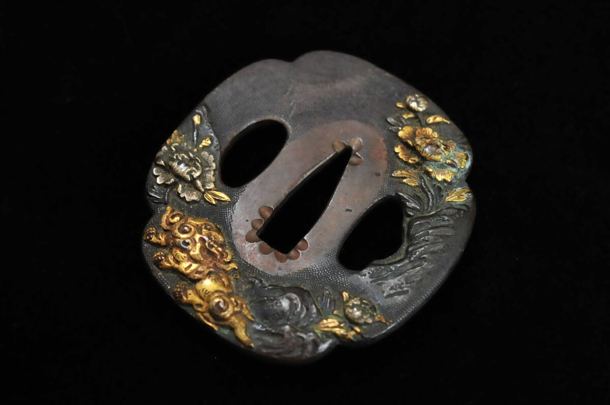 Yahoo!オークション - 【鍔】 銅地木瓜型唐獅子牡丹盛象嵌鍔 65×58cm ...