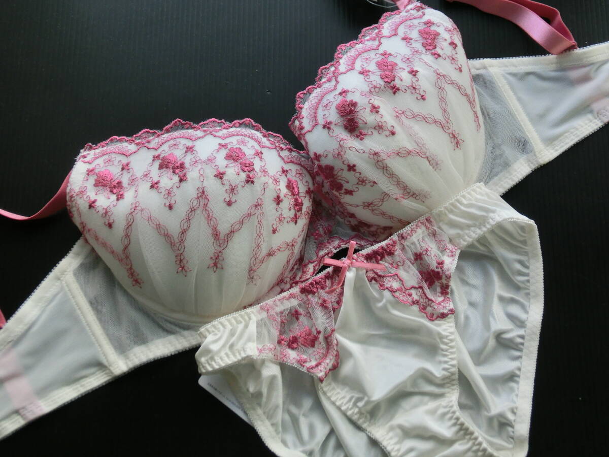 Yahoo!オークション - 【H75 L】ホワイト 刺繍ブラショーツセット...