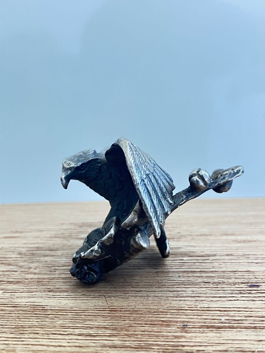 銀製約66g 明治〜大正期 細密金工 銀製梅木鷹置物 書鎮 筆置(銀製)｜売買されたオークション情報、yahooの商品情報をアーカイブ公開 - オークファン（aucfan.com）