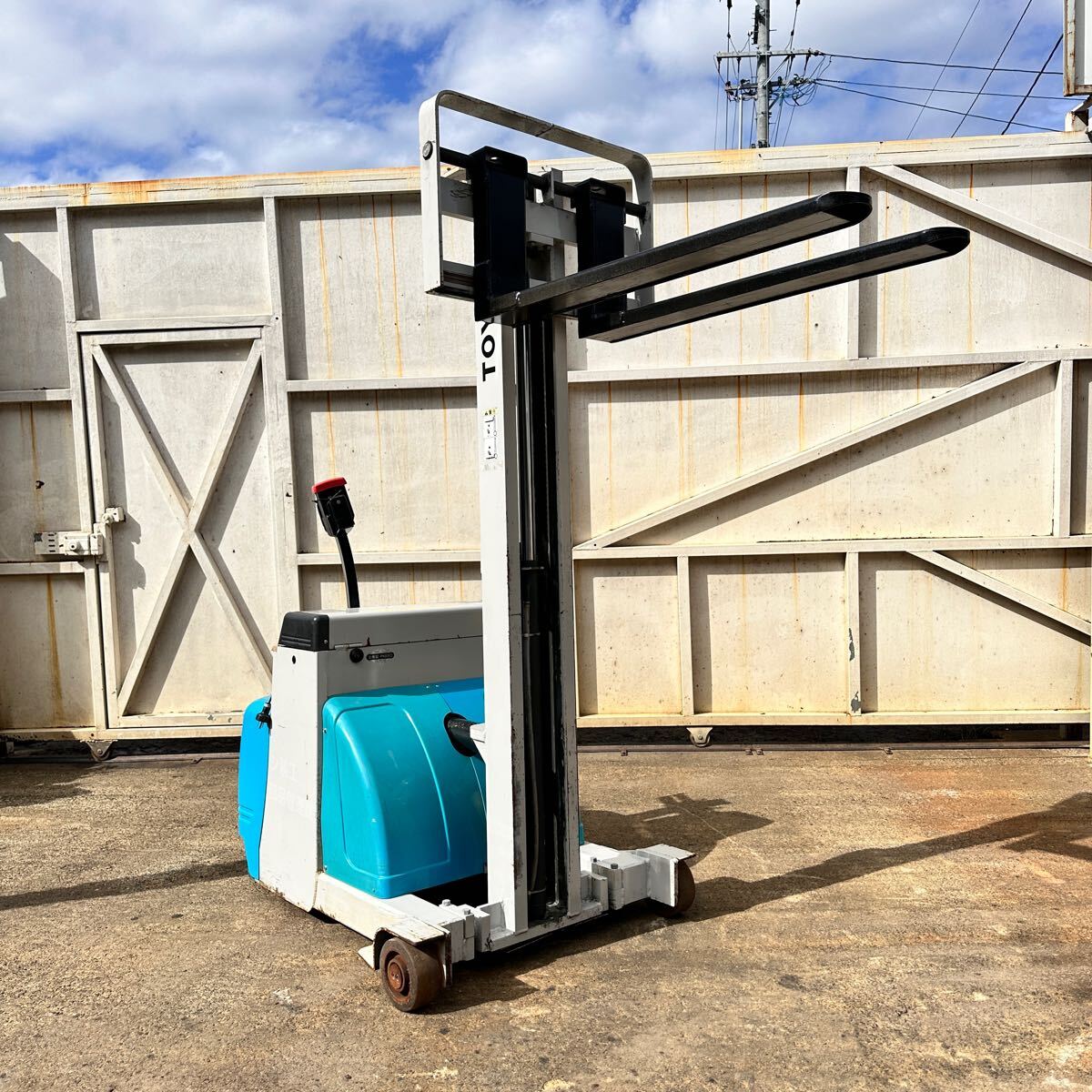 トヨタ 2HFW6 電動フォークリフト ウォーキー 600kg 荷重 充電100V 昇降1500mm 早い者勝ち(台車)｜売買されたオークション情報、yahooの商品情報をアーカイブ公開 ...