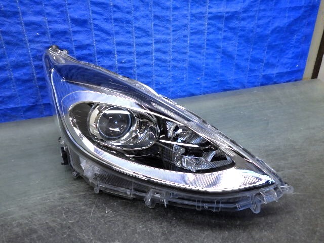 Yahoo!オークション - 2597 アクア NHP10 後期 右ライト ハロゲン 52-3...