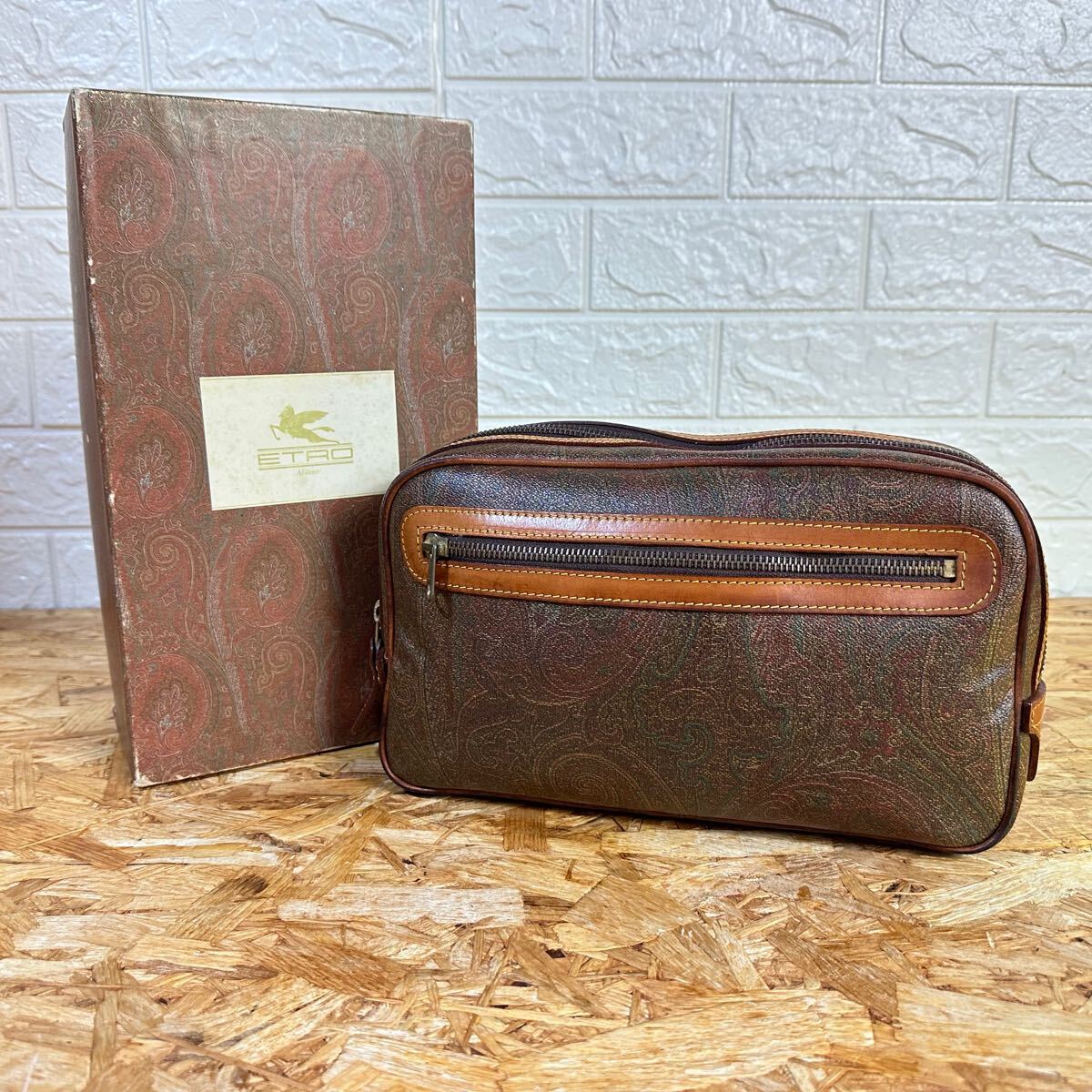 Yahoo!オークション - ETRO エトロ PVC レザー セカンドバッグ クラッ...