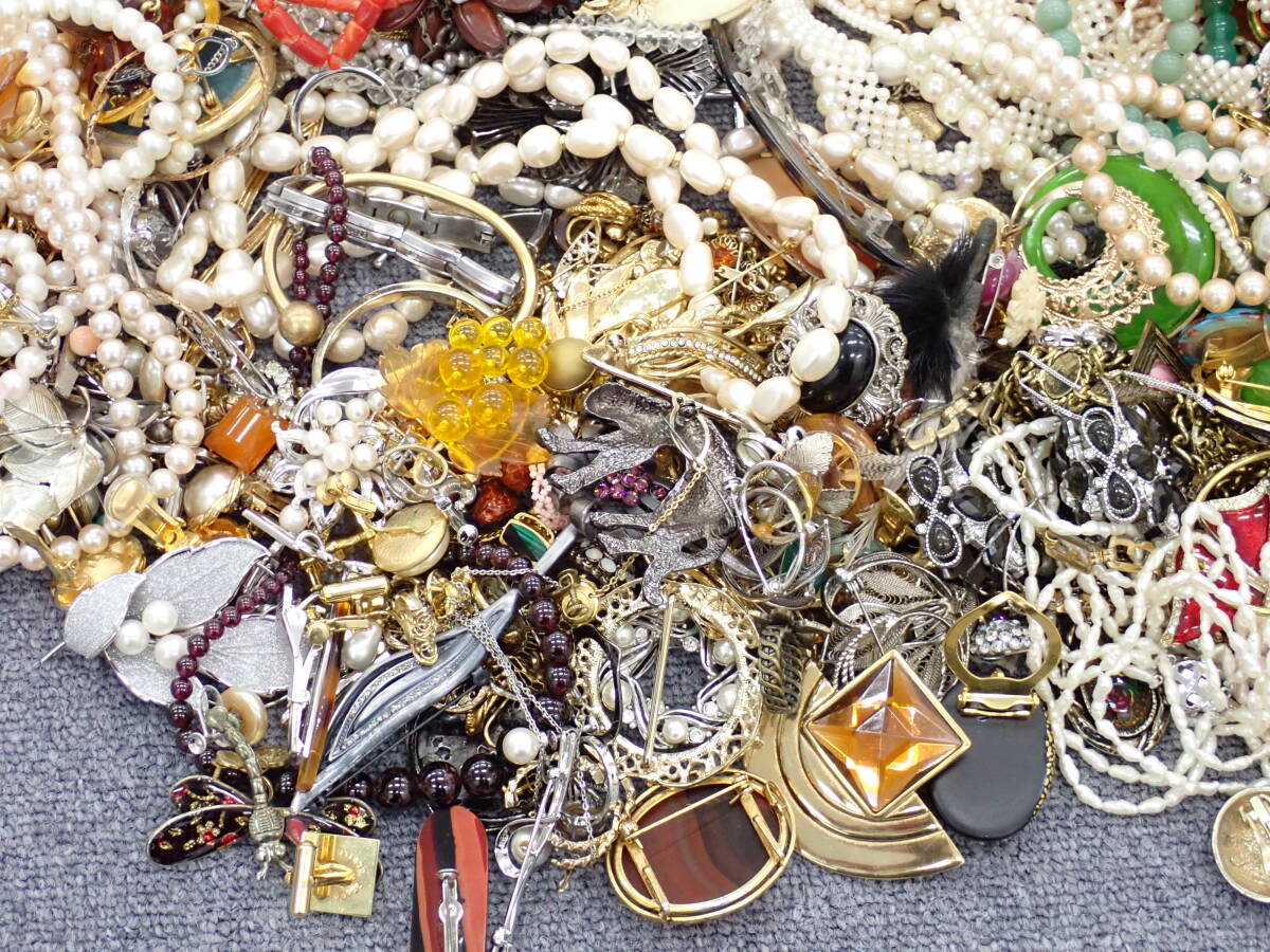 Yahoo!オークション - 2766〜4219 総重量5.6kg メッキアクセサリー メ...