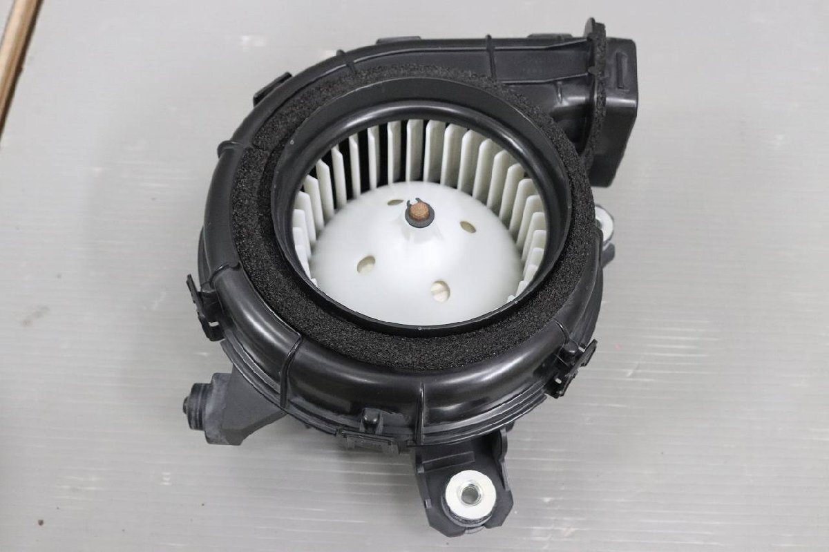 Yahoo!オークション - ホンダ フィット ハイブリッド (GP1 GP4) ハイブ...