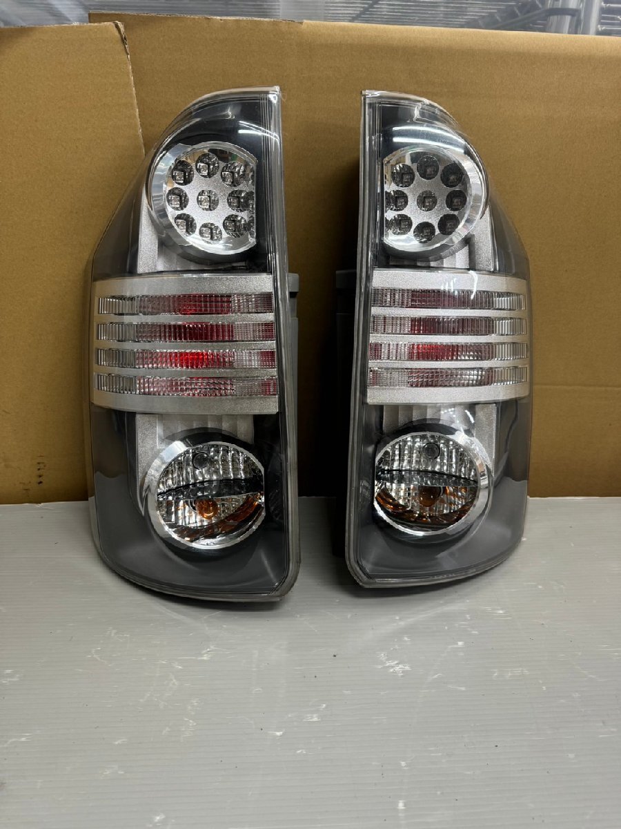 Yahoo!オークション - 70 ヴォクシー (ZRR70) 左右 左 右 テールライト...