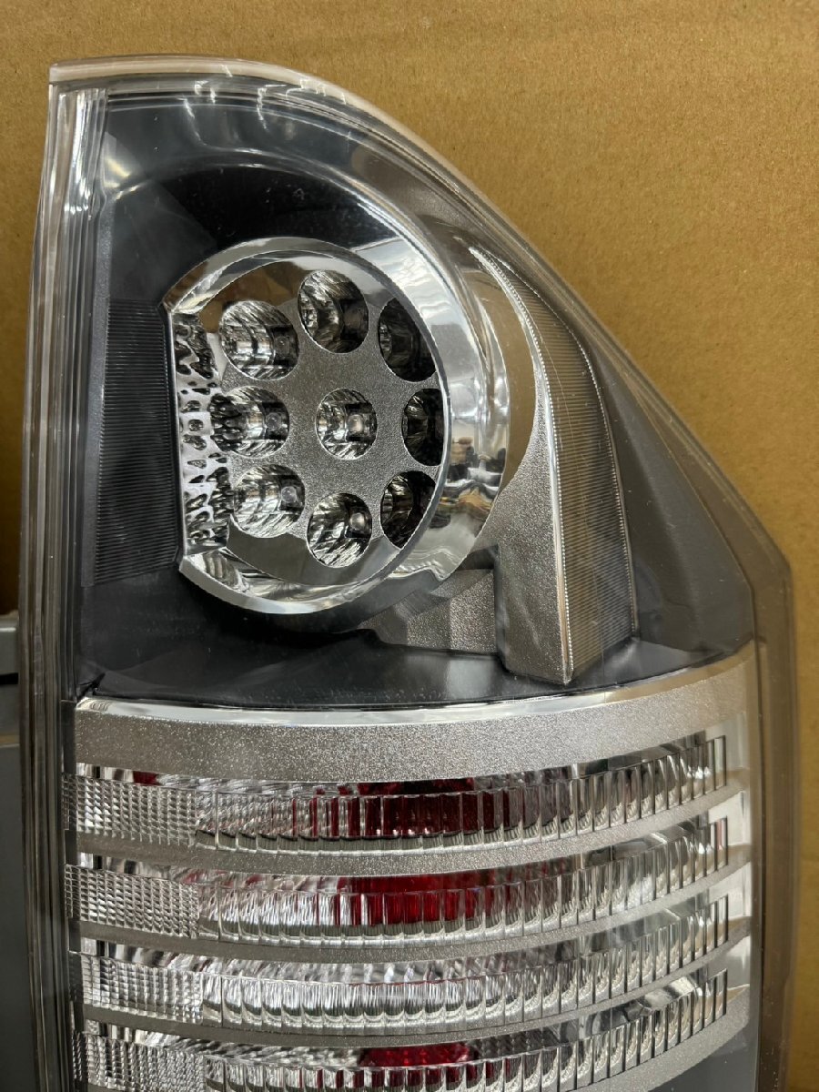 Yahoo!オークション - 70 ヴォクシー (ZRR70) 左右 左 右 テールライト...