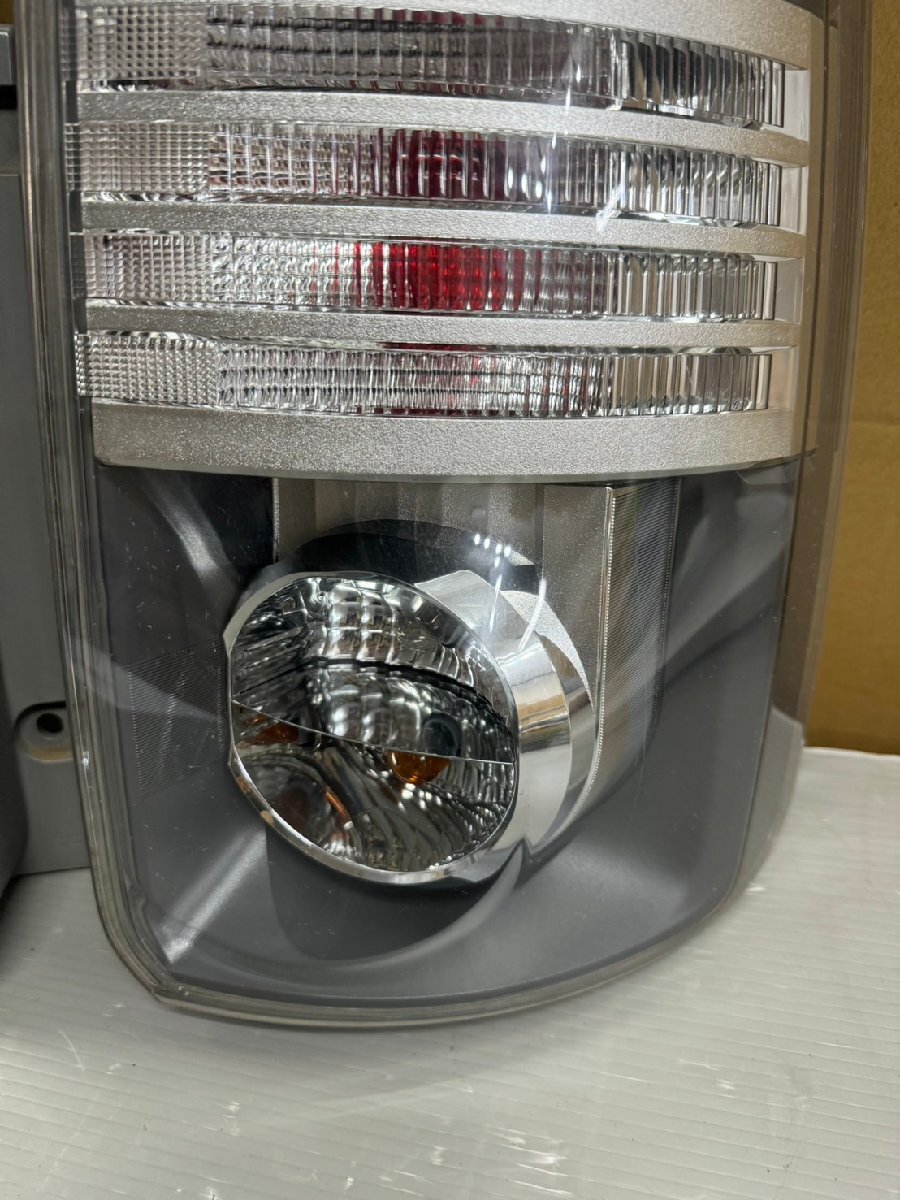 Yahoo!オークション - 70 ヴォクシー (ZRR70) 左右 左 右 テールライト...