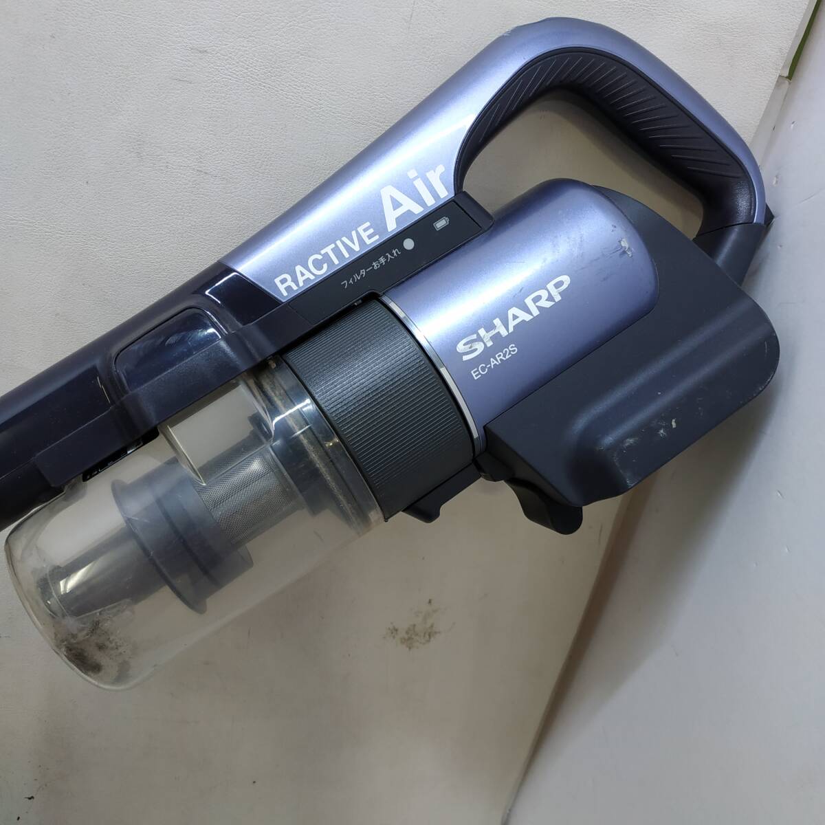 Yahoo!オークション - SHARP 充電式掃除機 EC-AR2S-V 2018年製 アクテ...