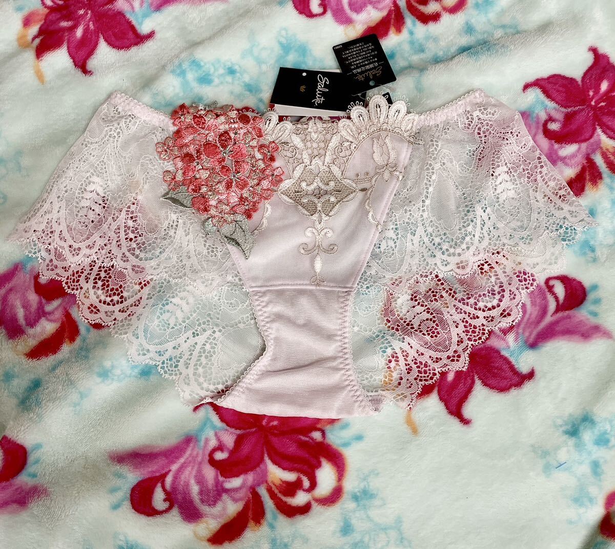 Yahoo!オークション - 新品タグ付 サルート 店舗限定49G モロッコナズ...