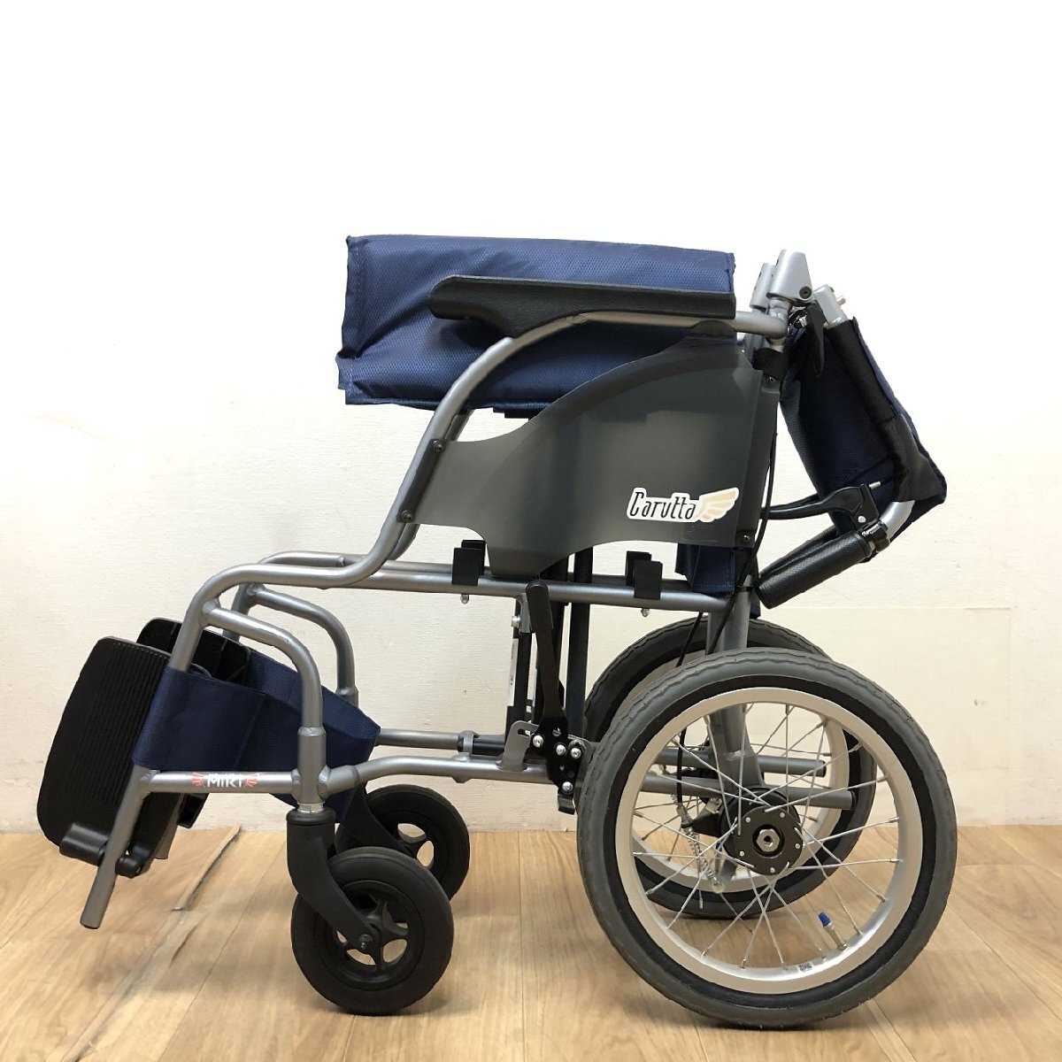 使用感少なめ MiKi ミキ 介助型 超軽量 車いす Carutta カルッタ CRT-2 紺 コンパクト 7.9㎏ 参考価格13万 介護用品 福祉用品 名古屋(介助用)｜売買された ...