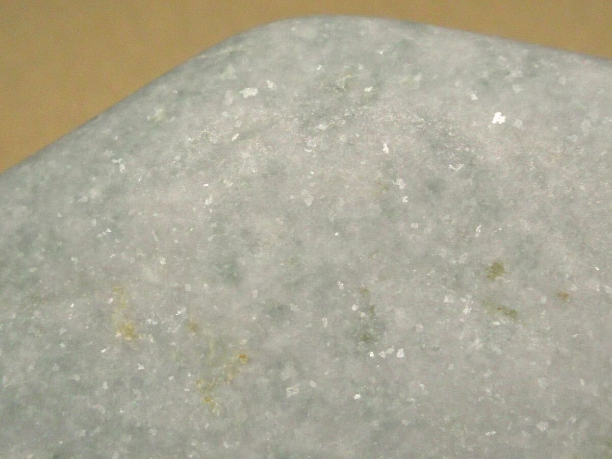 Yahoo!オークション - 淡いグリーンヒスイ 糸魚川産 翡翠 736g 原石 鉱...