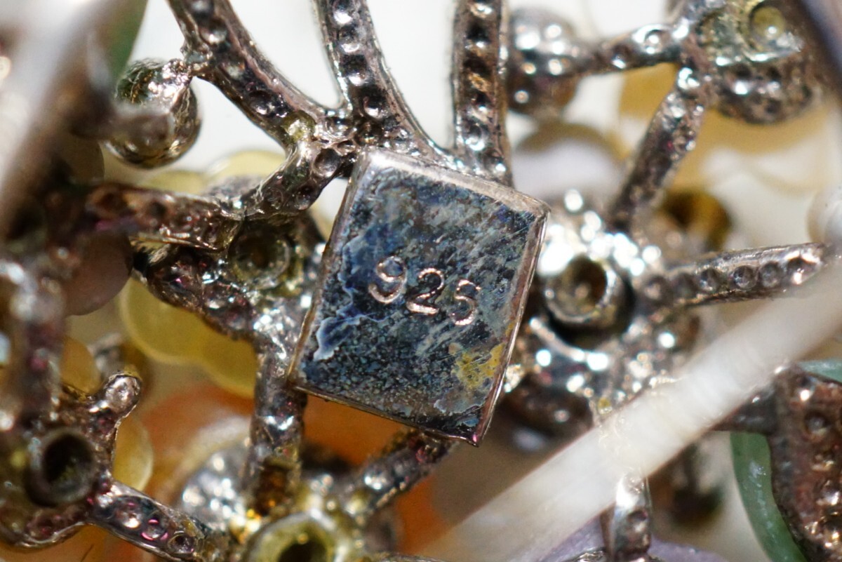 Yahoo!オークション - 703 天然石 緑石など フラワー ブローチ ヴィン...